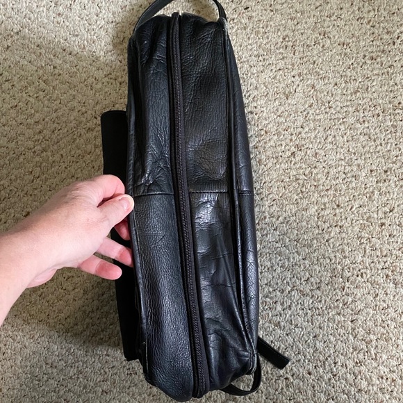 Wilsons Leather | Bags | Wilsons Leather Expandable Laptop Bag ...